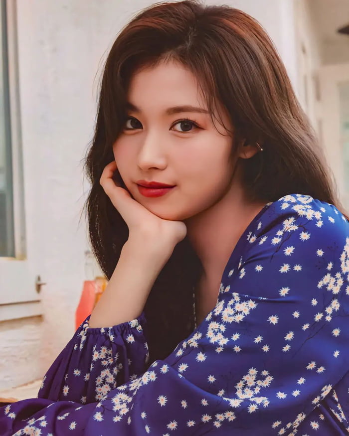 Minatozaki Sana 💕 - 9GAG