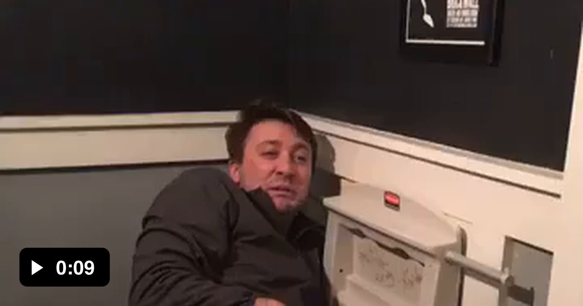 Abrupt bathroom chaos - 9GAG