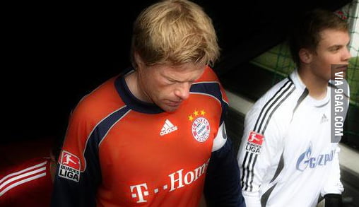 A young Manuel Neuer faces Oliver Kahn in his Schalke days. - 9GAG