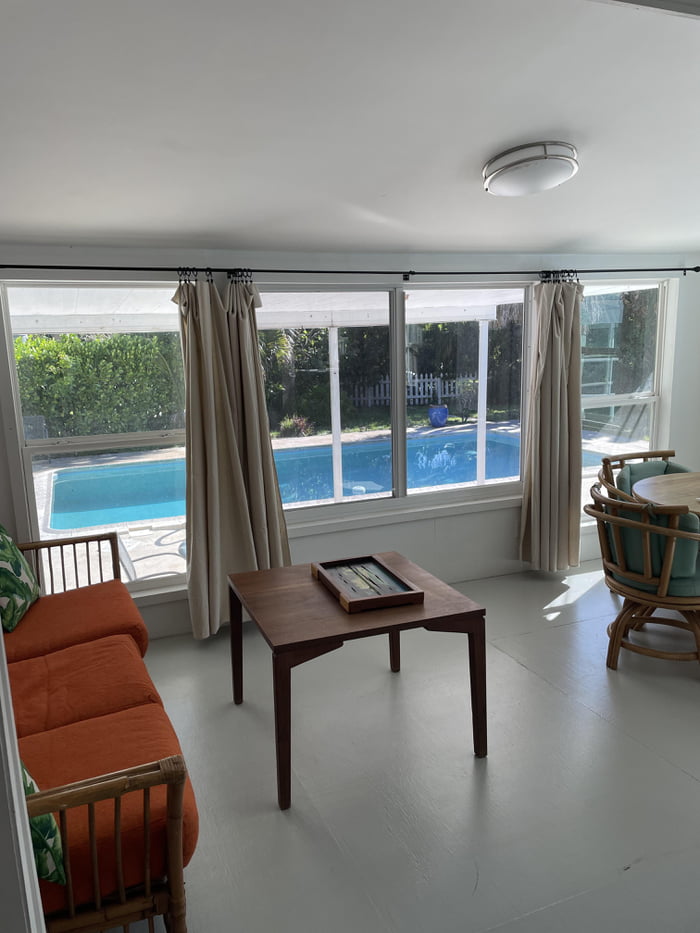 Cozy vintage room overlooking the private pool in Florida. - 9GAG