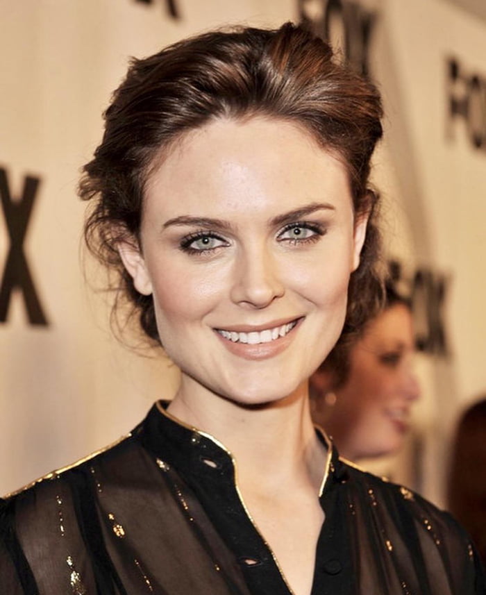 Emily Deschanel - 9GAG