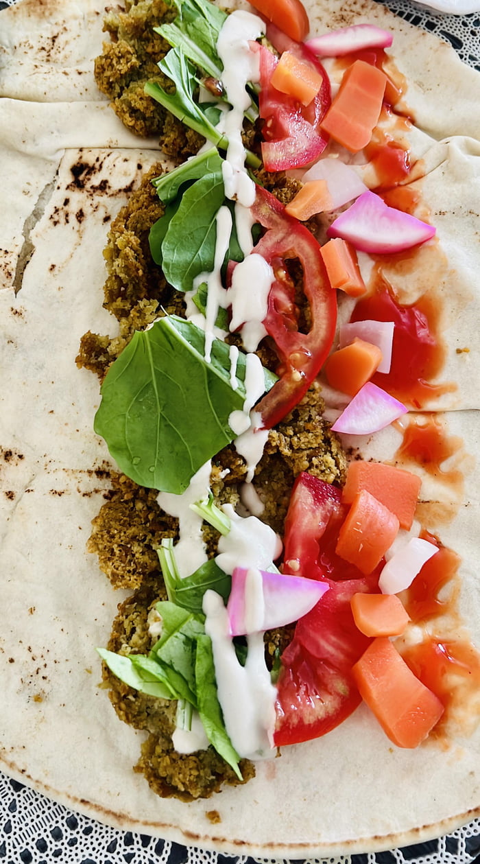 Falafel 🥙 sandwich with rocca leaves, pickles, tomato, spicy sauce and ...