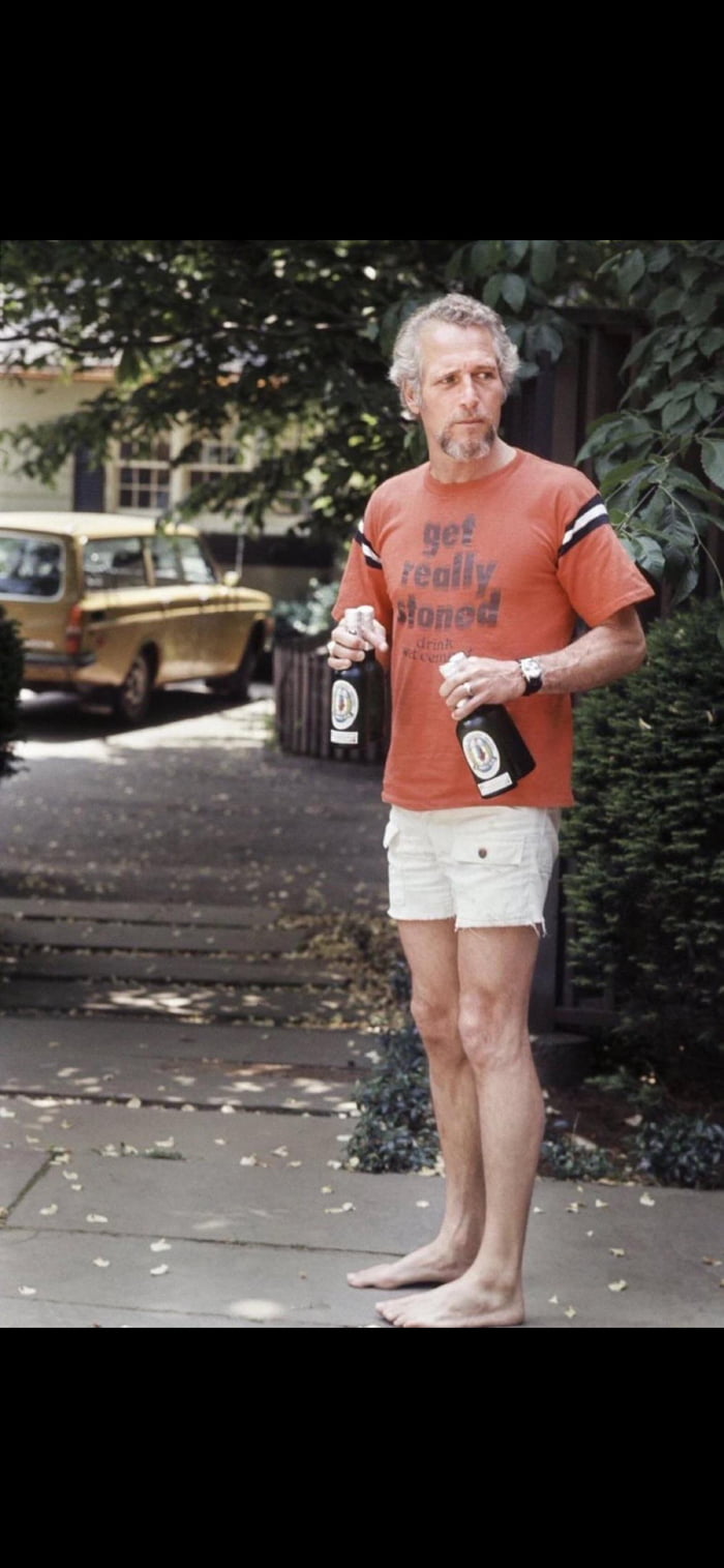 Paul Newman sporting a “get really stoned” Tee whilst toting 4 St ...