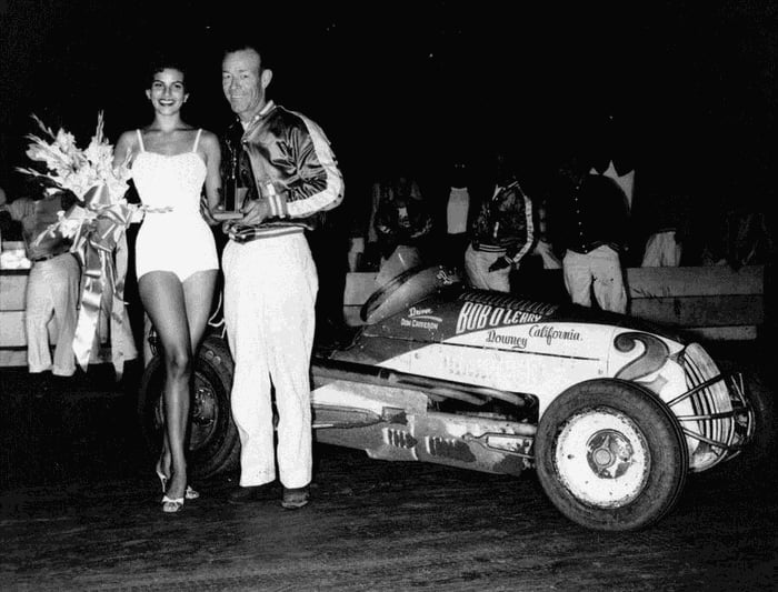 Raquel Tejada (later Raquel Welch) as a trophy queen in Southern ...