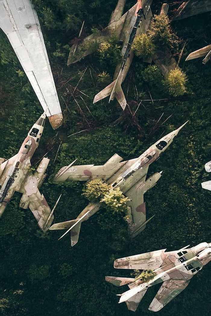 Jet Graveyard! - 9GAG