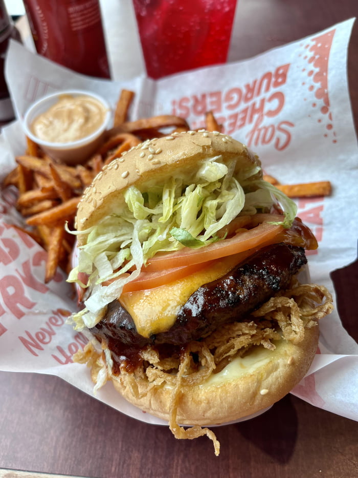 Red Robin Whiskey River BBQ Burger - 9GAG