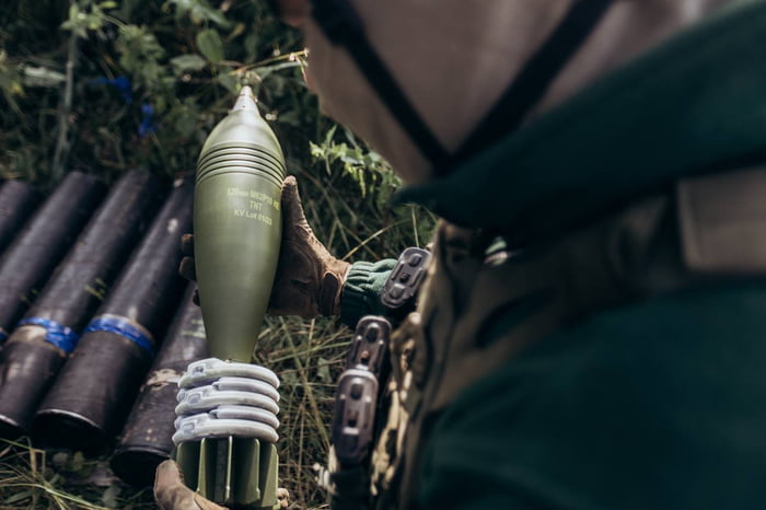Ukrainian army uses Serbian M62P10 120 mm HE-frag mortar bombs made in ...