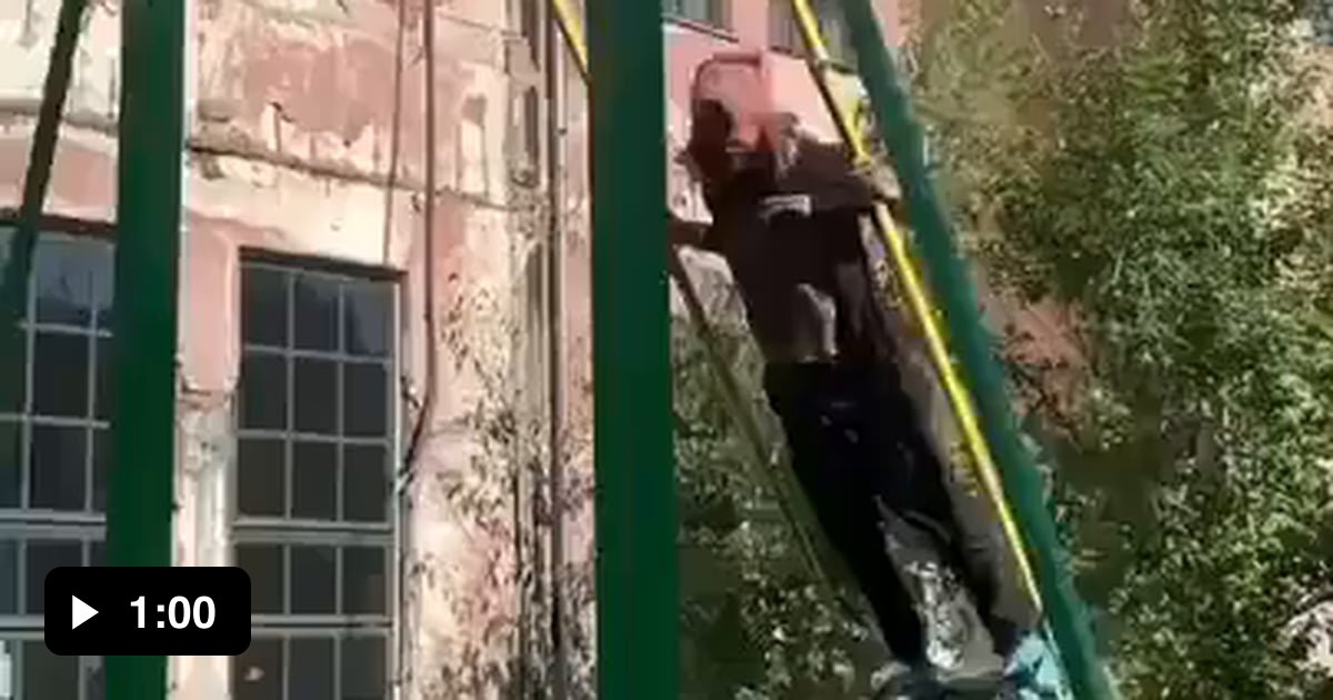 Doing a 360° on a Swing - 9GAG