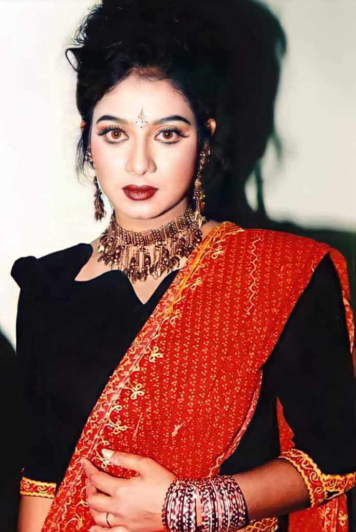 Bangladeshi superstar Shabnur in the 1990s - 9GAG