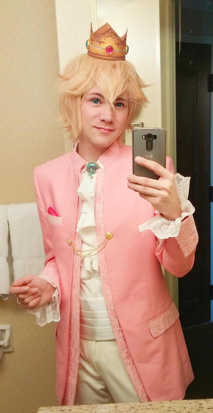 Made a Prince Peach cosplay - 9GAG