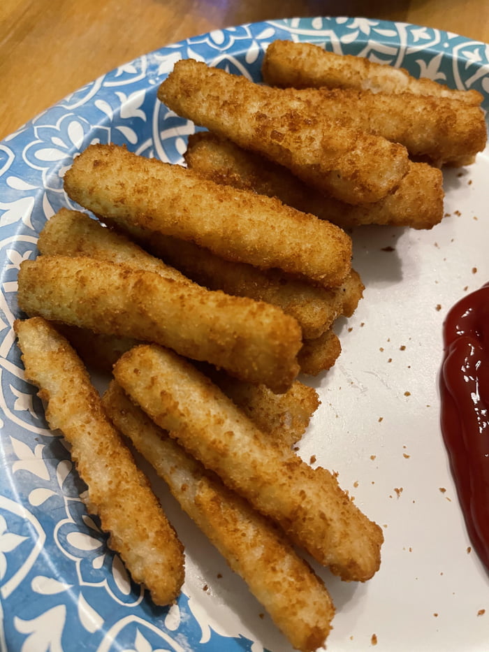 Fish sticks and ketchup for dinner - 9GAG