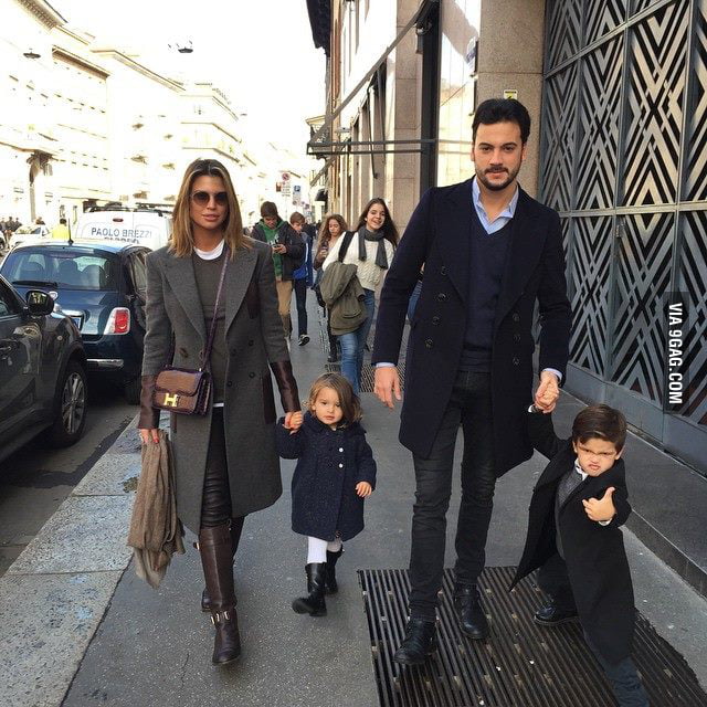 Quick, Son. Strike a pose! - 9GAG