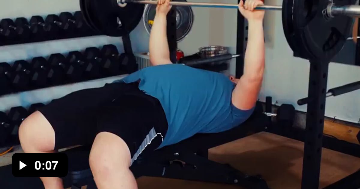 How to bench press. - 9GAG