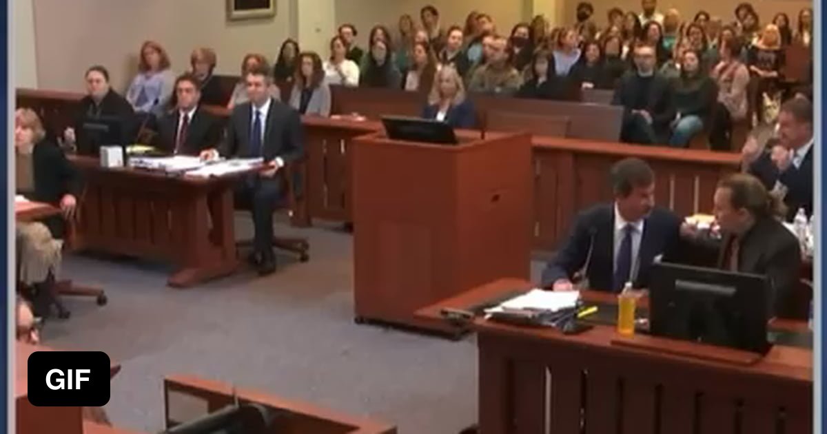 One of the best scene on this trial - 9GAG