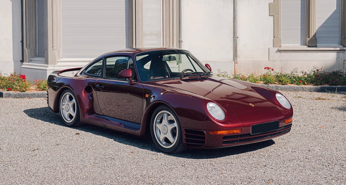 This burgundy red Porsche 959 - 9GAG