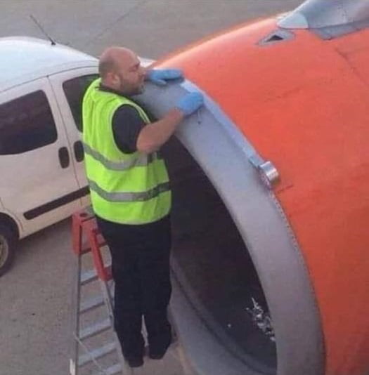 Chuckles i'm in danger - 9GAG