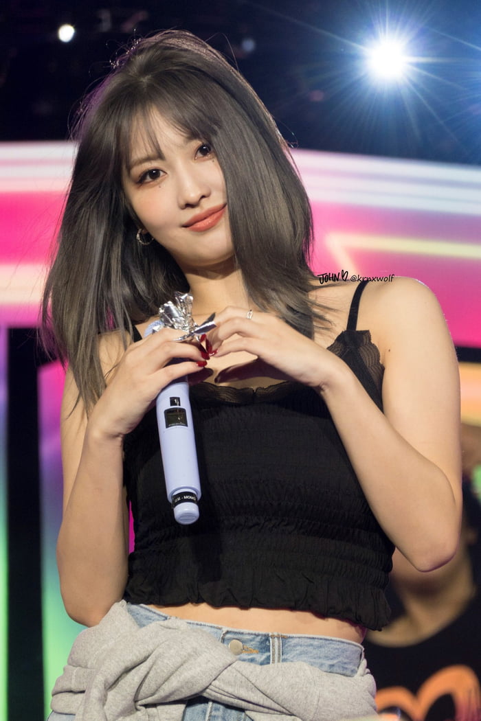 Momo 9gag