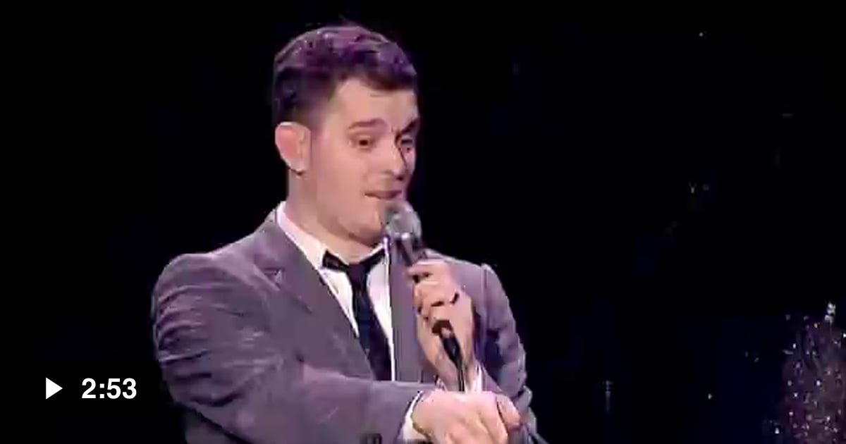 Michael Bublé singing with fans - 9GAG