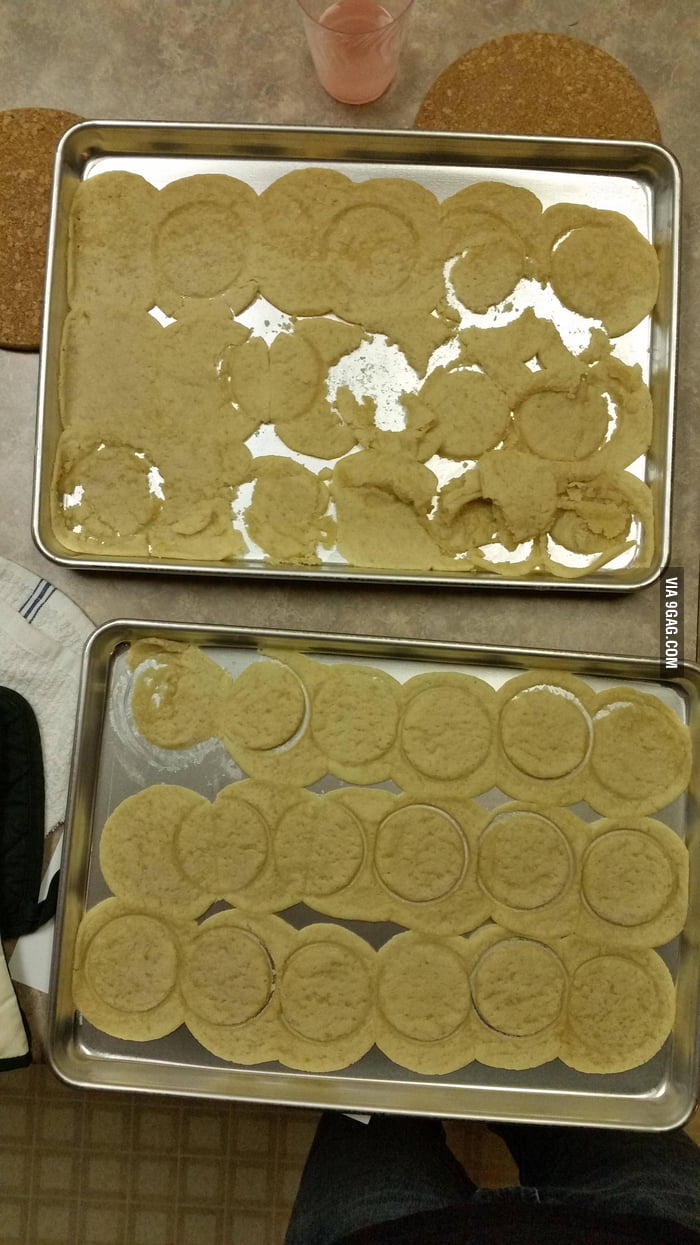 Tried to bake some round sugar cookies while drunk - 9GAG