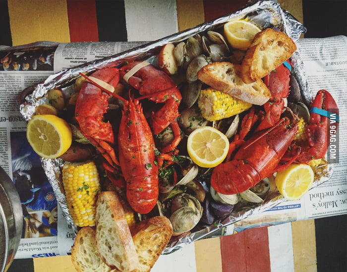 A New England clam bake my girlfriend and I cooked over the weekend - 9GAG