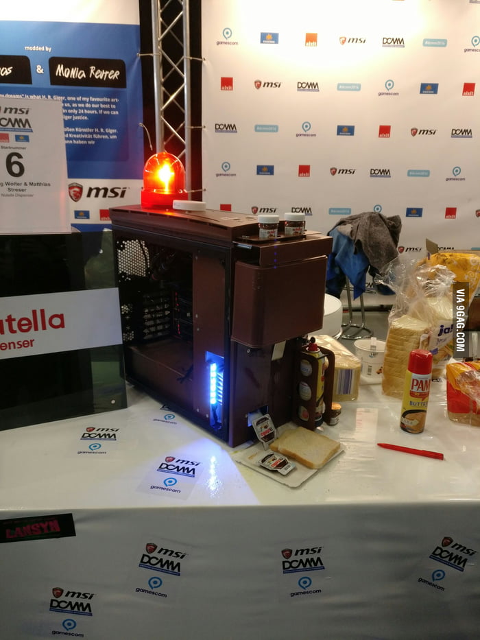 So this is what We All are dreaming of... a PC with a build in Toaster ...