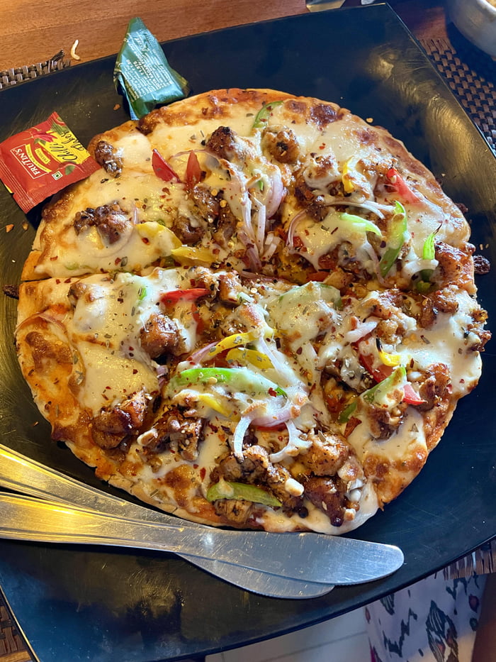 Golden Cheese Chicken Delight Pizza - 9GAG