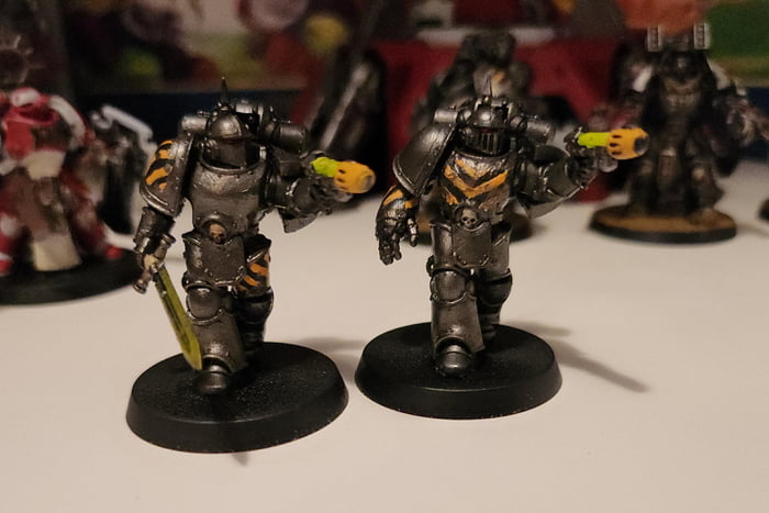 Accidentally made these two the most chill Space Marines - 9GAG