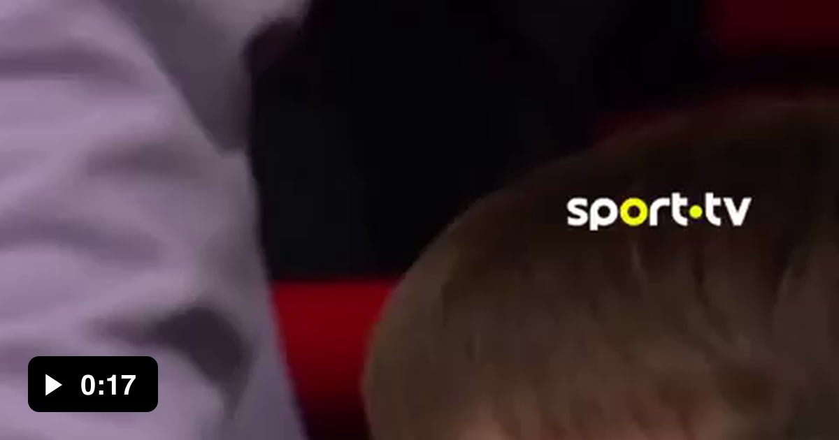 A young Man United fan's reaction before and after the comeback. - 9GAG