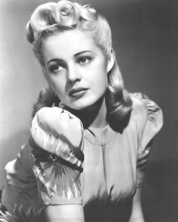 Mary Beth Hughes (1940) - 9GAG