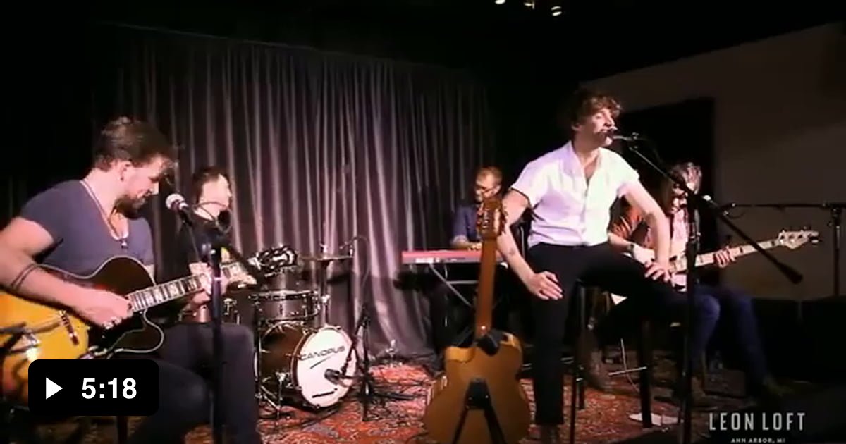 Paolo Nutini show casing his Incredible live performance skills at Leon Loft - 9GAG