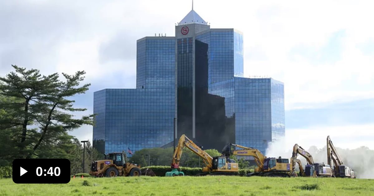 22 story building melts in spectacular implosion. - 9GAG