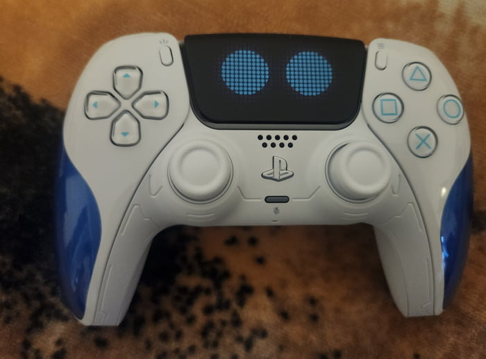 Astro Bot PS5 Controller is so cool - 9GAG