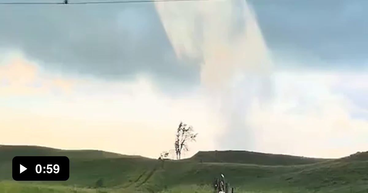 Watching a tornado take shape is incredible - 9GAG