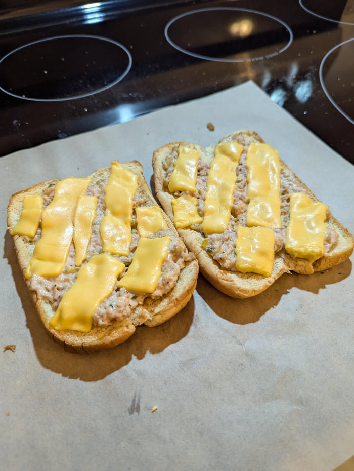 Tuna melt on (expired) hot dog buns - 9GAG