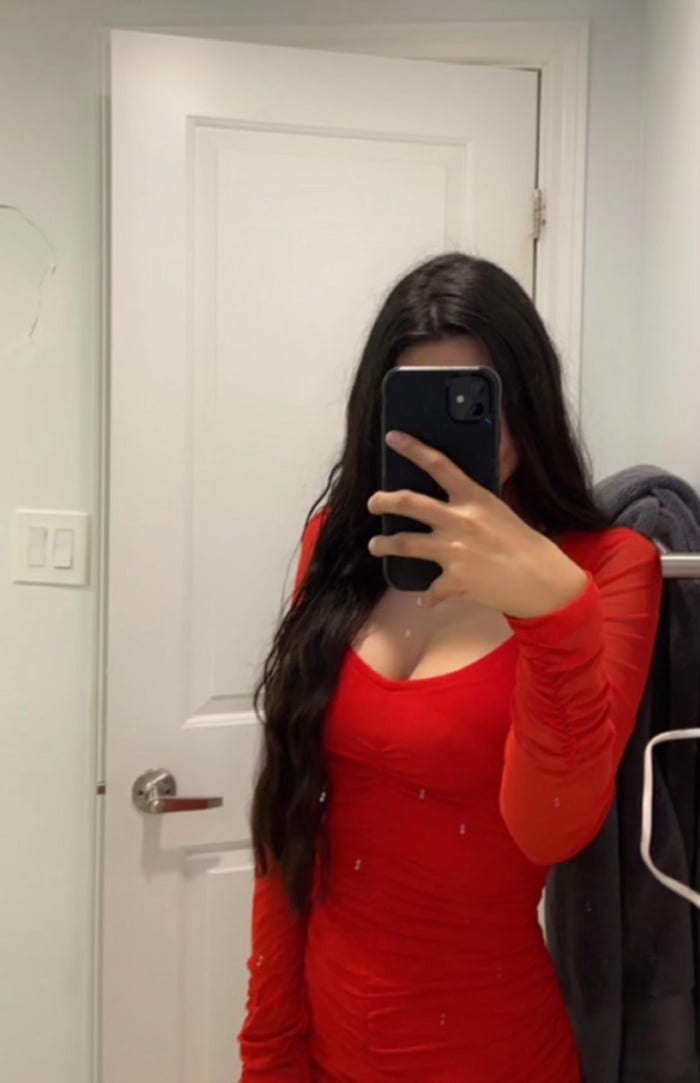 Tight red dress - 9GAG
