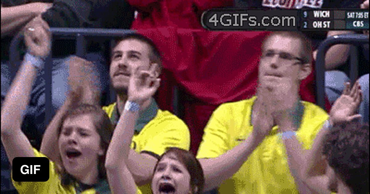 Super awkward high five - 9GAG