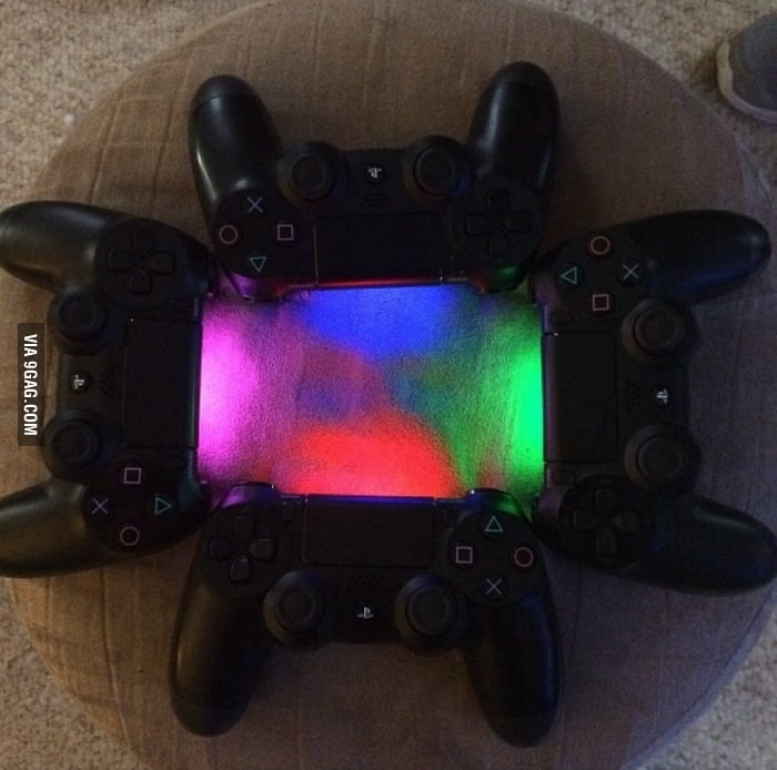 You can now see all four controller colors on the PS4 - 9GAG