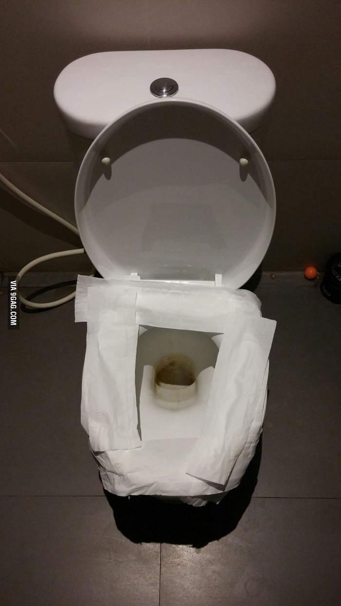 Everytime I take a dump in a public toilet... - 9GAG