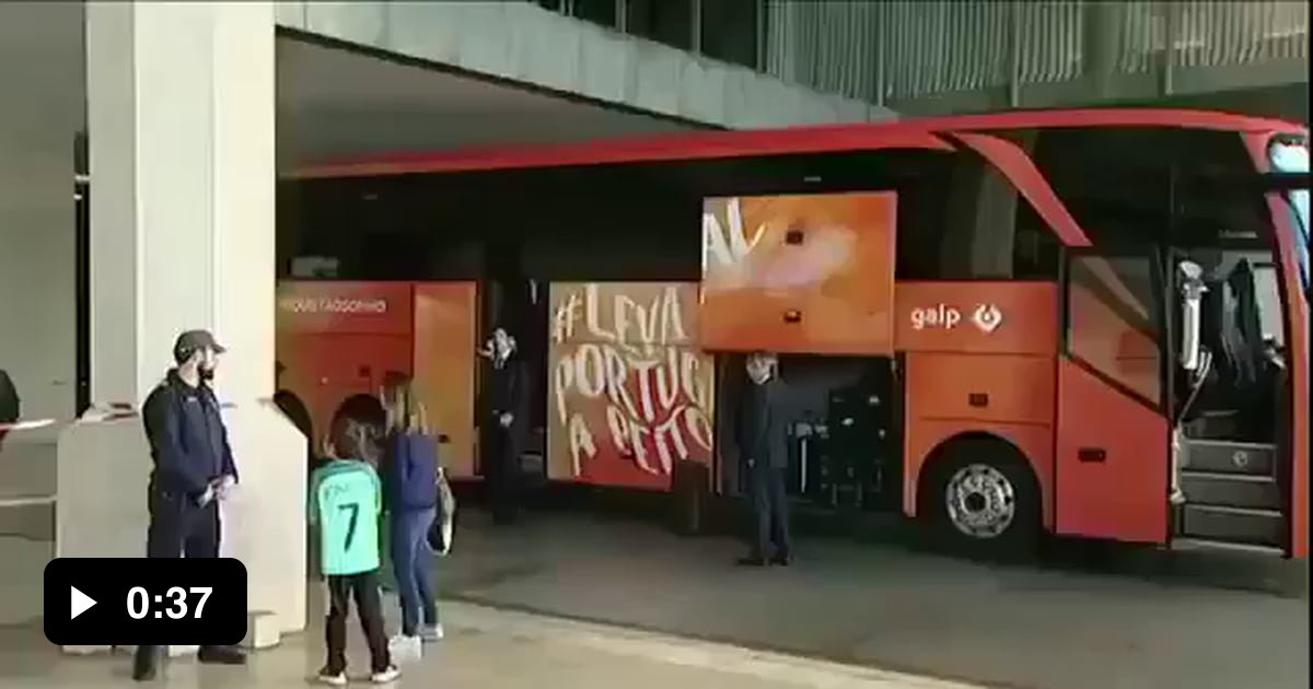Ronaldo steps off departing team bus to greet waiting fan. - 9GAG