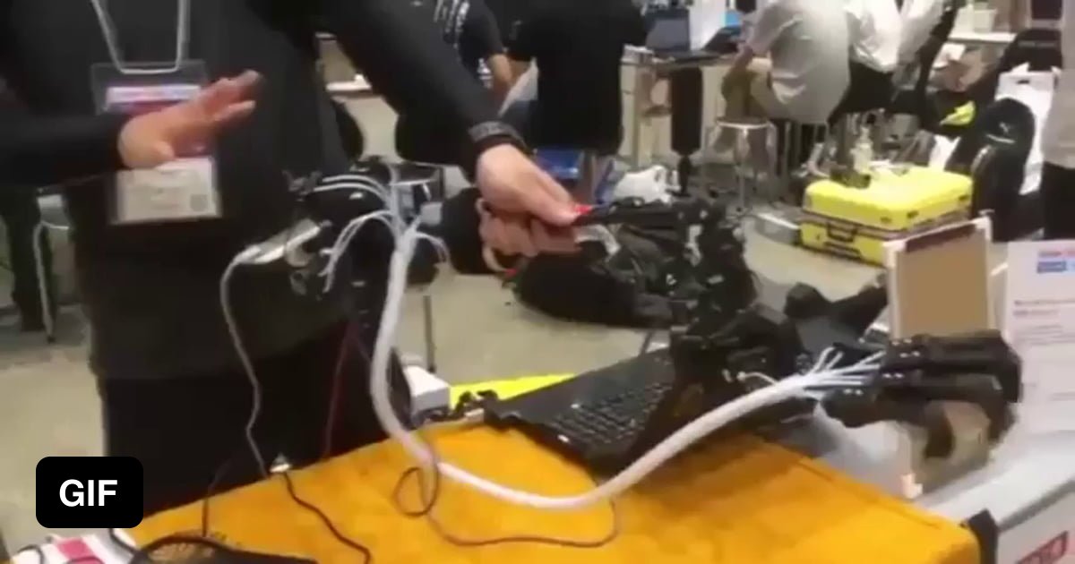 This robot uses quick response times and extremely precise movements - 9GAG