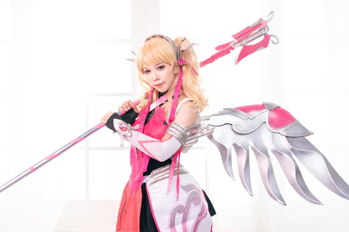 Pink mercy from overwatch! - 9GAG
