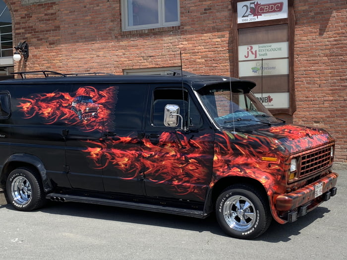 When you like your van so much you need a picture of it on the side - 9GAG
