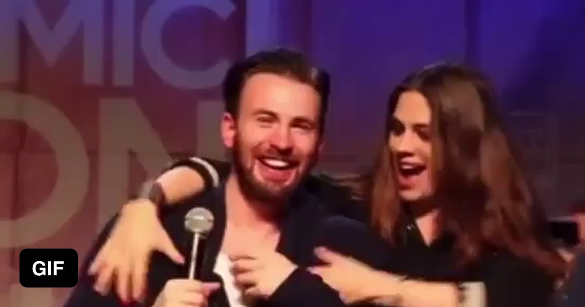 Hayley Atwell groping Chris Evans’ pecs - 9GAG