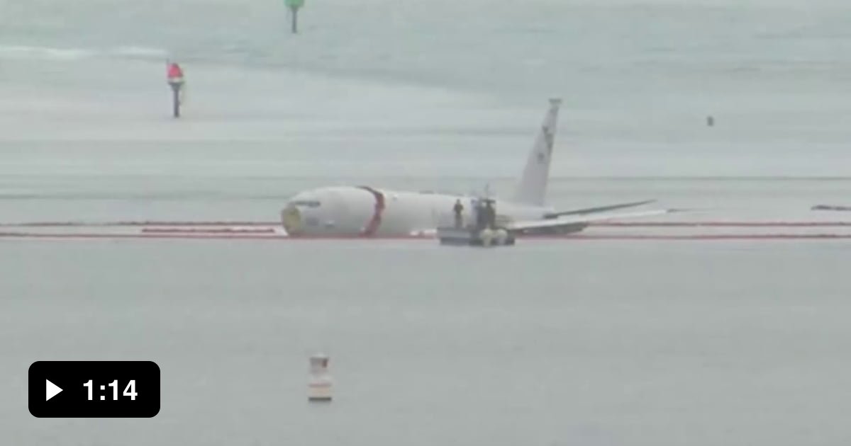 U.S. Navy P8-A Poseidon plane overshoots runway, landing in Kaneohe Bay ...
