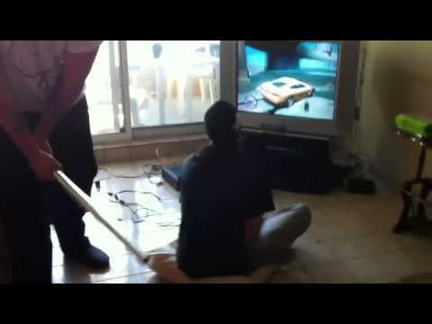 Sneak attack with wall paper - 9GAG