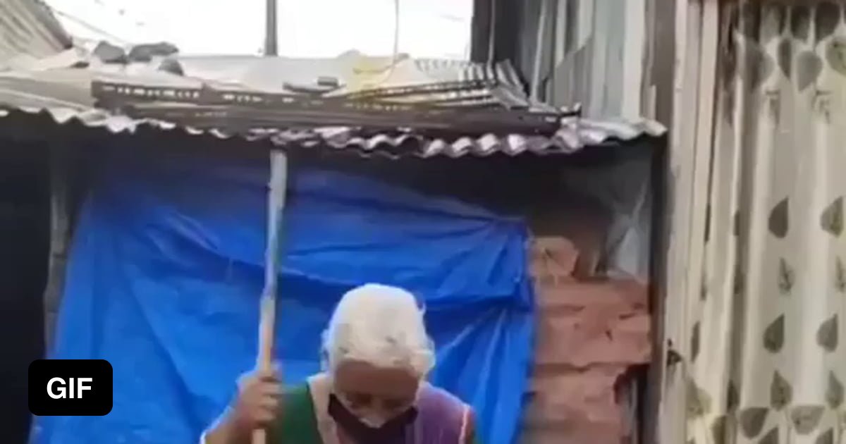 Sari-clad octagenarian performing the art of 'lathi - kathi' in Pune ...