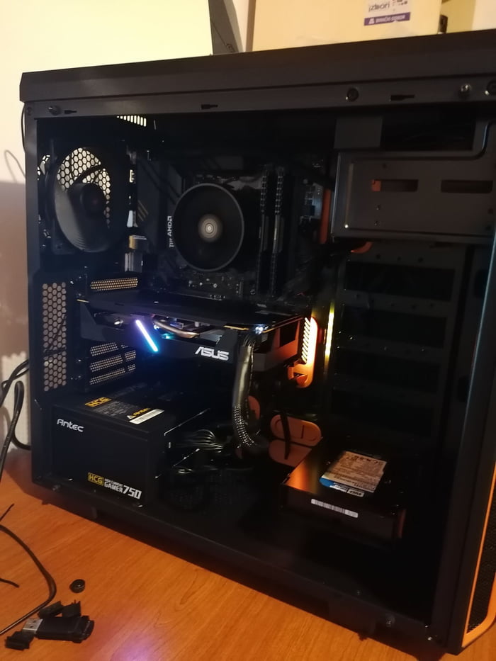 After so many computers I have built in the past few years, the time has come to build my own ...