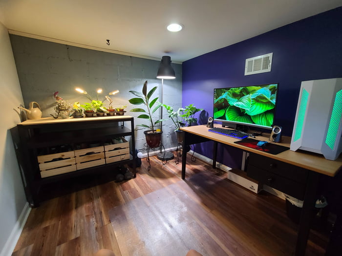 Computer room in the basement in - 9GAG