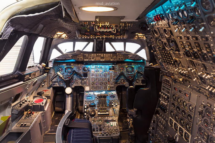 The insanely complex cockpit of the Concorde - 9GAG