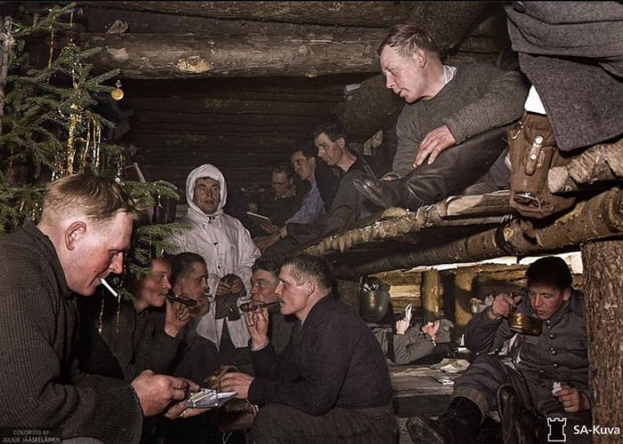 Finnish soldiers celebrating christmas in an underground bunker in ...